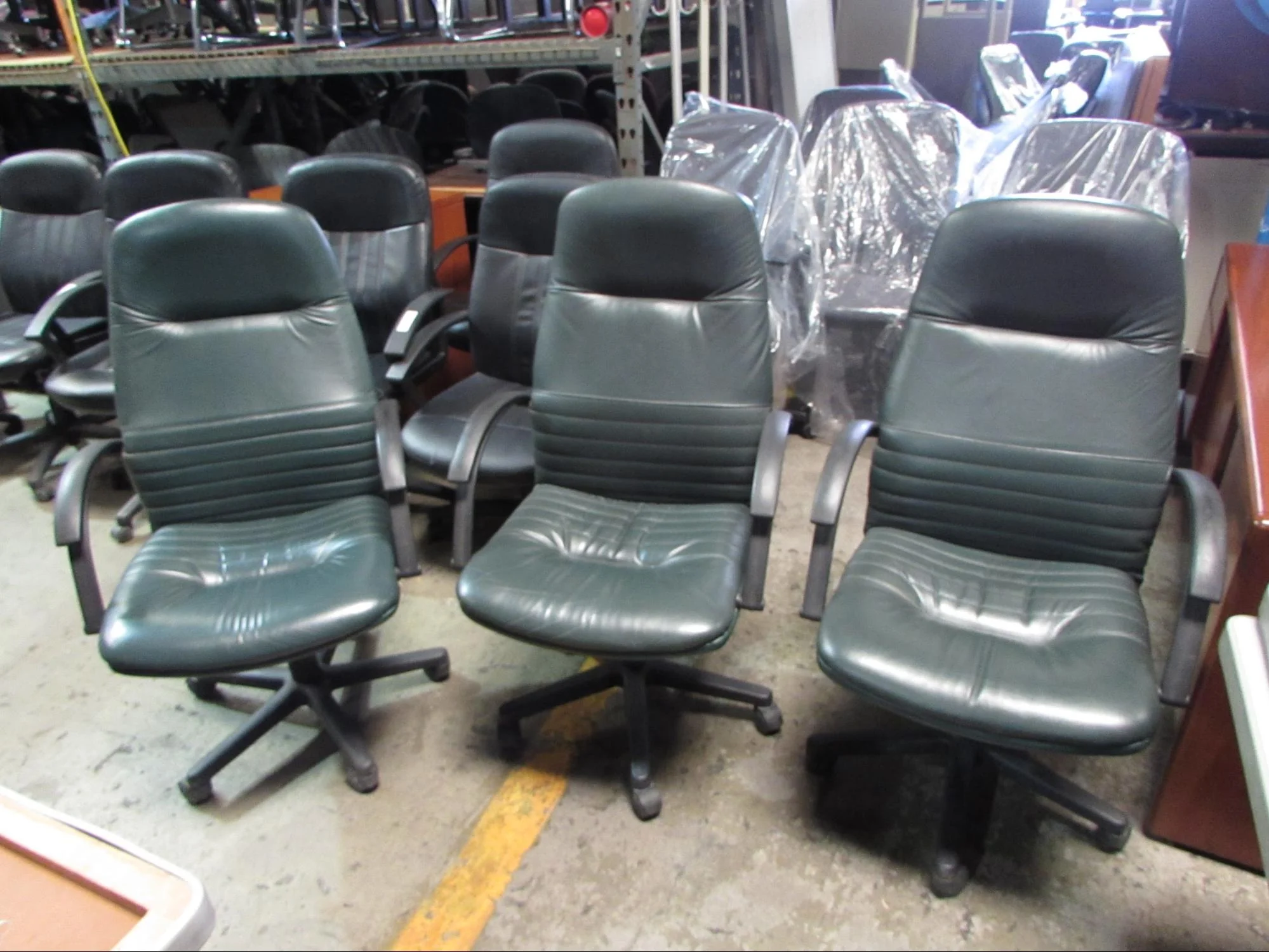Used Office Furniture in Dubai | Buy & Sell Used Desks, Chairs, & More